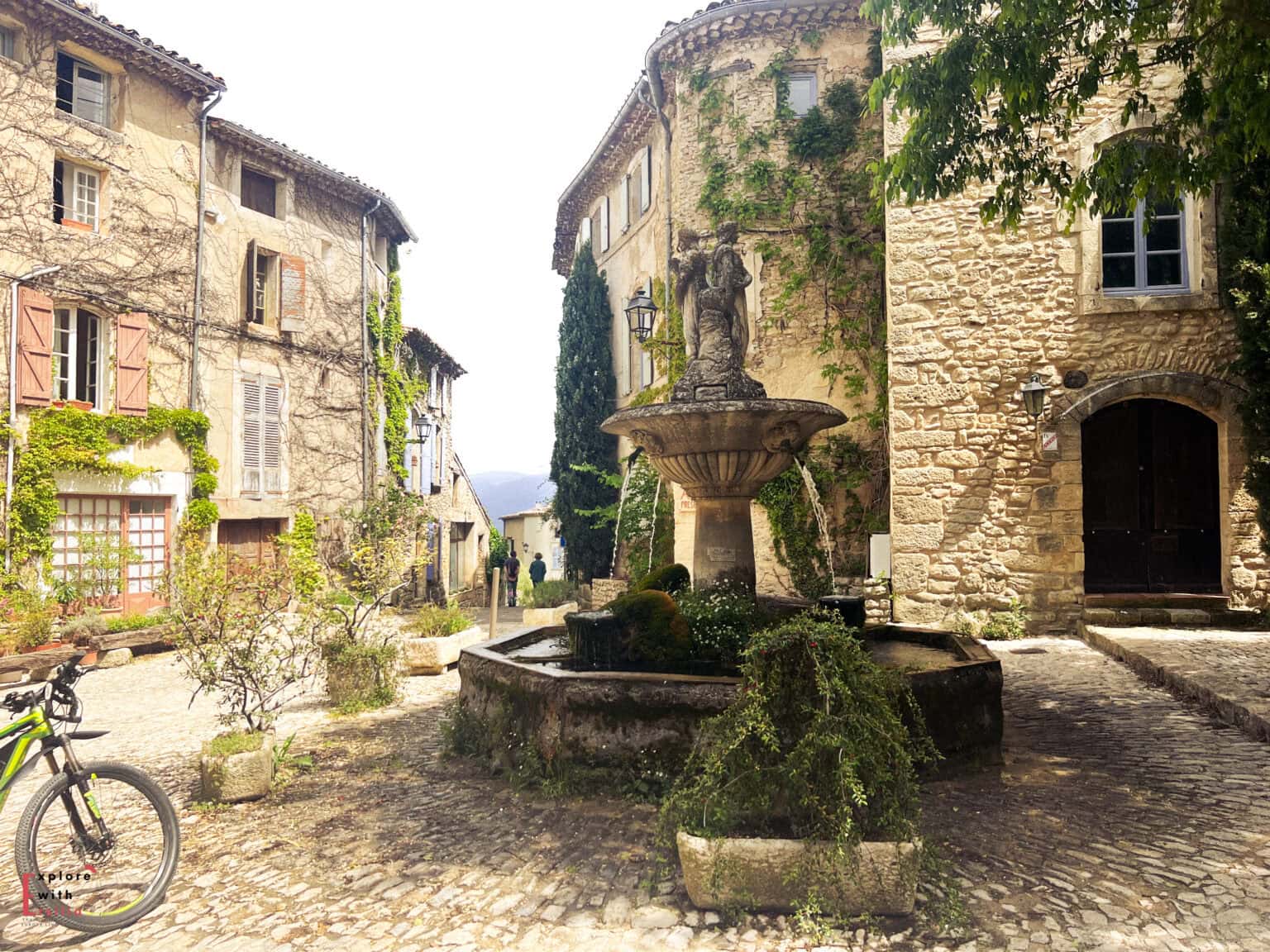 5 Provence Villages in One Day: The Perfect Day Trip from Aix-en-Provence
